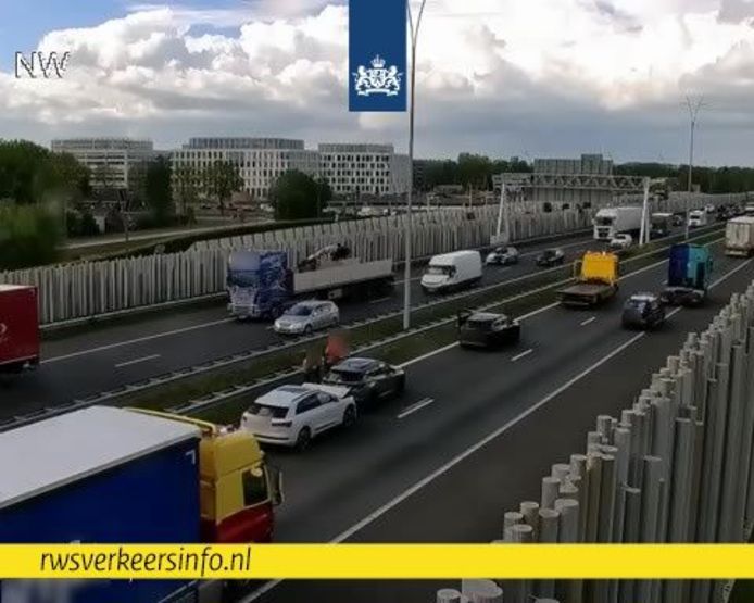 Meerdere voertuigen botsen op A2: fikse file richting Eindhoven ...