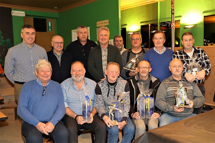 Sportschepen Wim Van Rossen wint in tiebreak potje biljart met ...