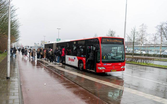 Scholen, chauffeurs en ook het busbedrijf zelf balen: hoe lang blijft ...