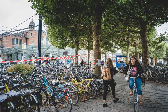 Opnieuw fietsendief (39) op heterdaad betrapt in Gent: “Hij probeerde ...
