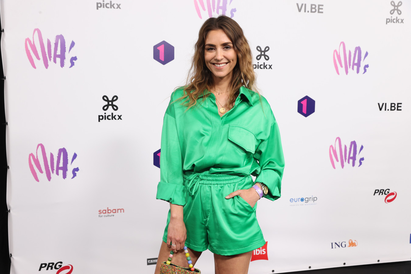 Kim Van Oncen krijgt online heel wat piemels toegestuurd en ontvangt ...