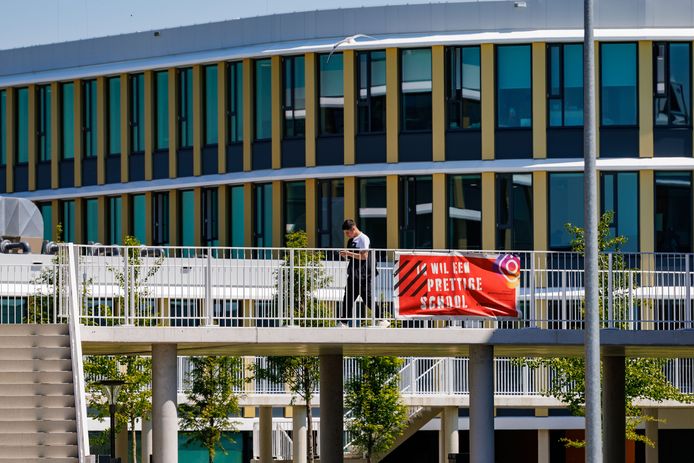 School in Lelystad schorst twee leerlingen na zware mishandeling: ‘We ...