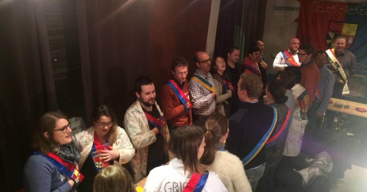 Oud-studenten halen nog eens codex boven voor zwanenzang van café De ...