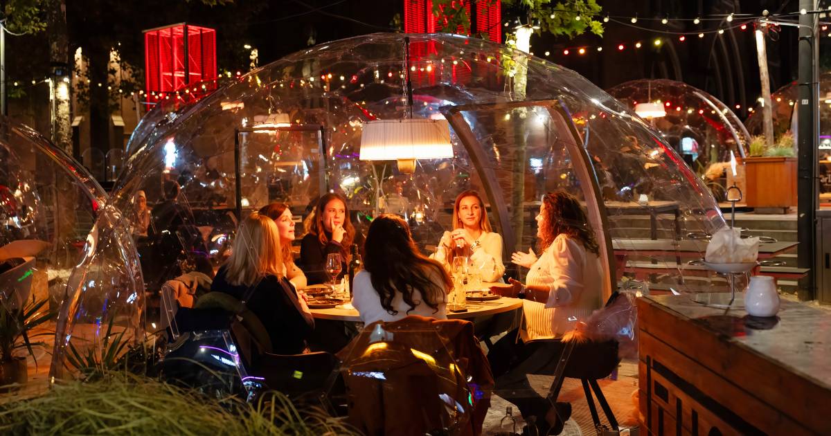 Tijdens corona liever uit de bubbel, nu in de rij voor ‘bubbels’ op ...