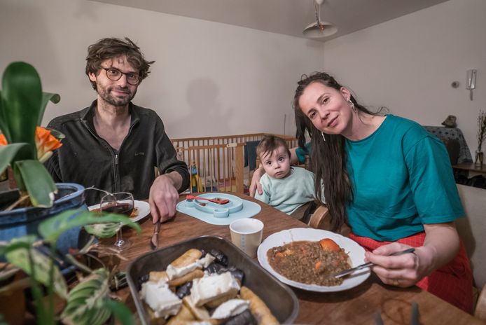 Bankieren met tijd: Sara en Ronald betalen boodschappen niet met geld ...