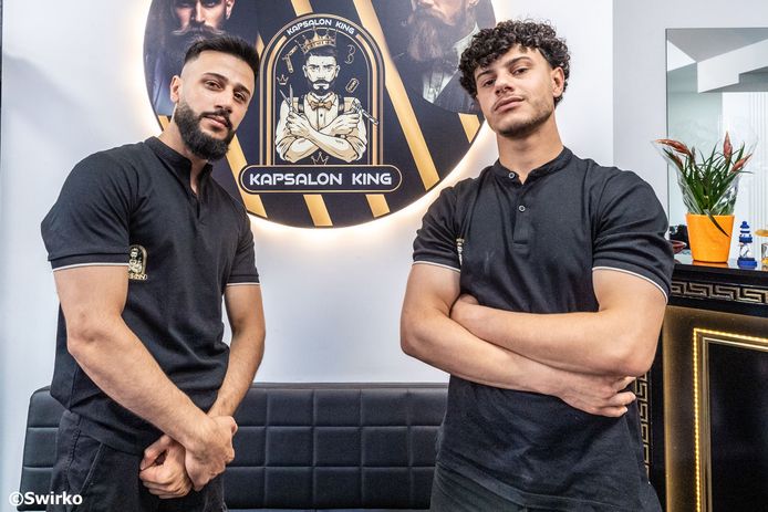 NET OPEN. Broers Nezar (20) en Hussein (22) openen ‘kapsalon King’ in de Molenstraat: “Het hele ...