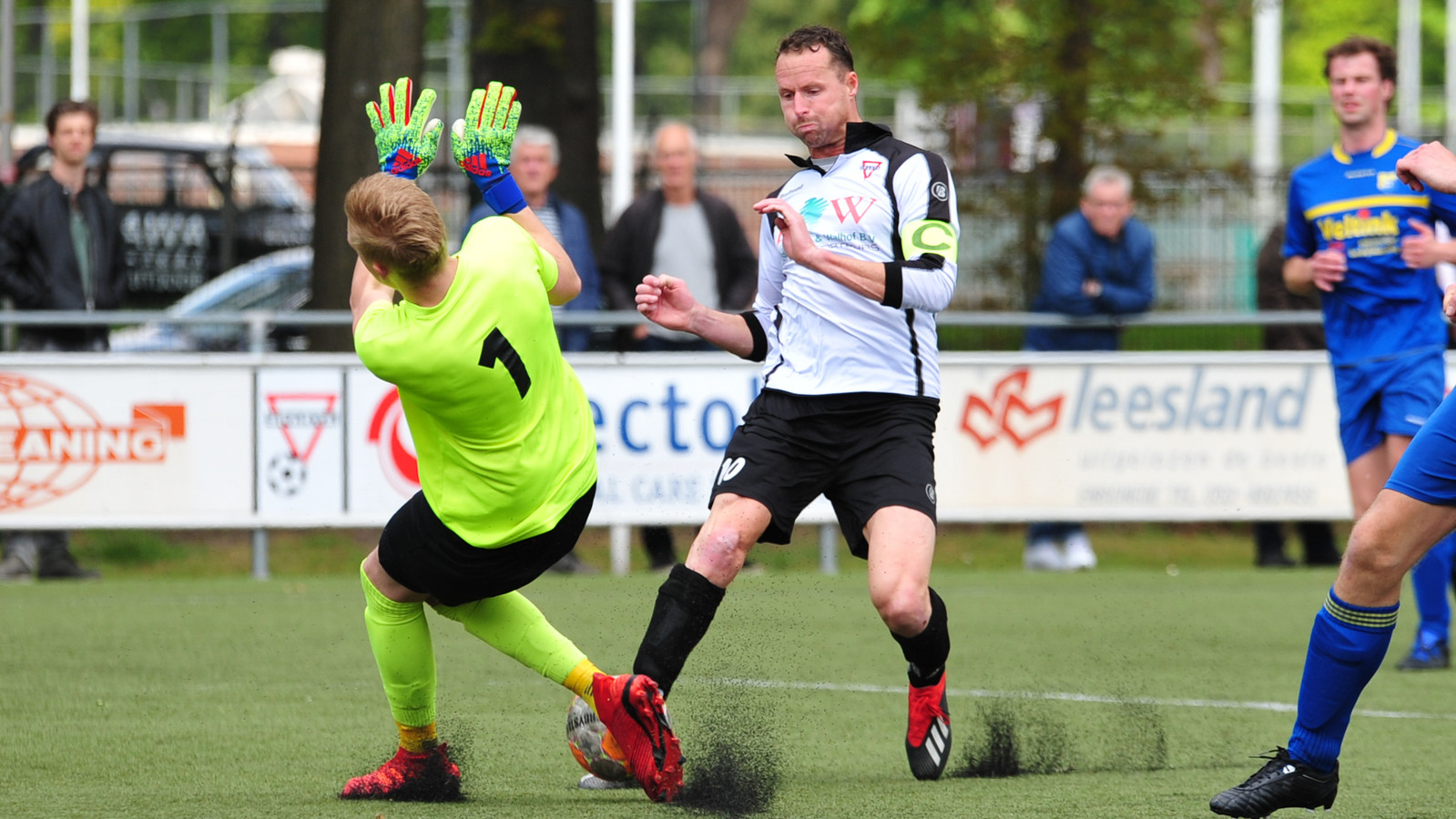 Wat een ontknoping in het amateurvoetbal! | Foto | tubantia.nl