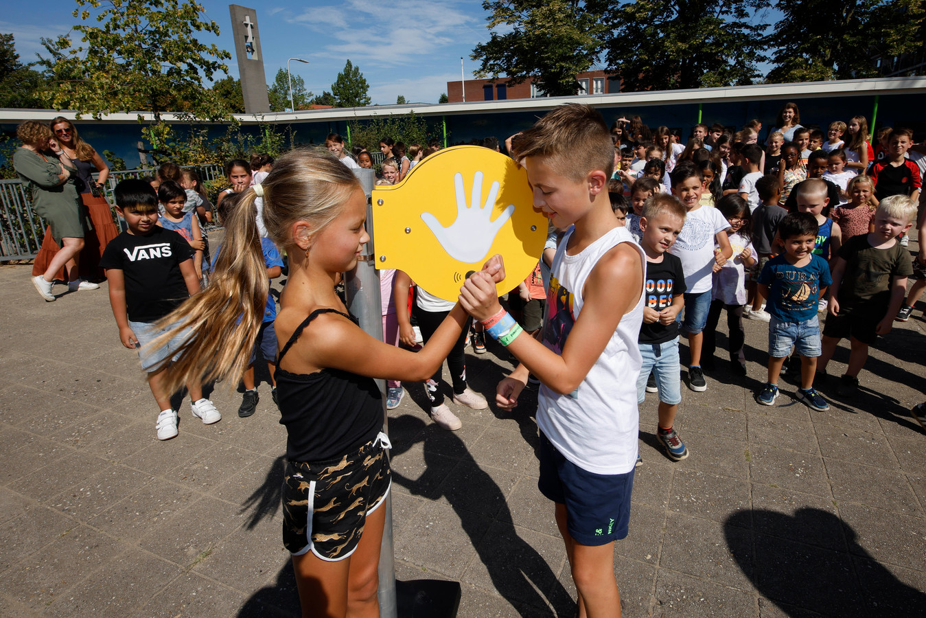 Deze school in Nijmegen gaat het gevecht aan met de ochtendspits | Foto ...