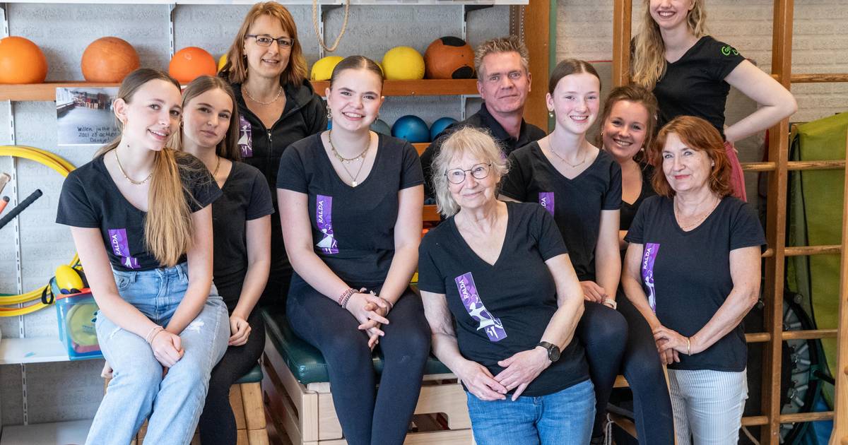 Na zware jaren stappen 26 dansers uit Raalte weer in het vliegtuig: ‘Dit geeft wel echt een kick ...