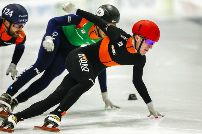 Sven Roes laat zich zien bij debuut in wereldbeker | Schaatsen ...