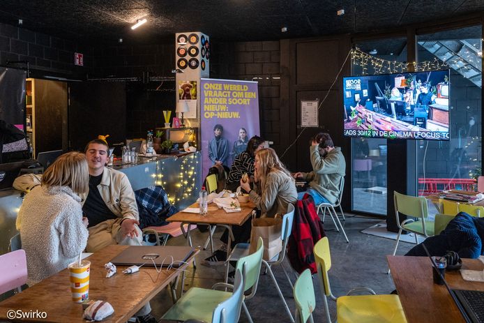 Vier nieuwjaar in zaal Cinema: “Deuren open om 1.30 uur” | Aalst | hln.be