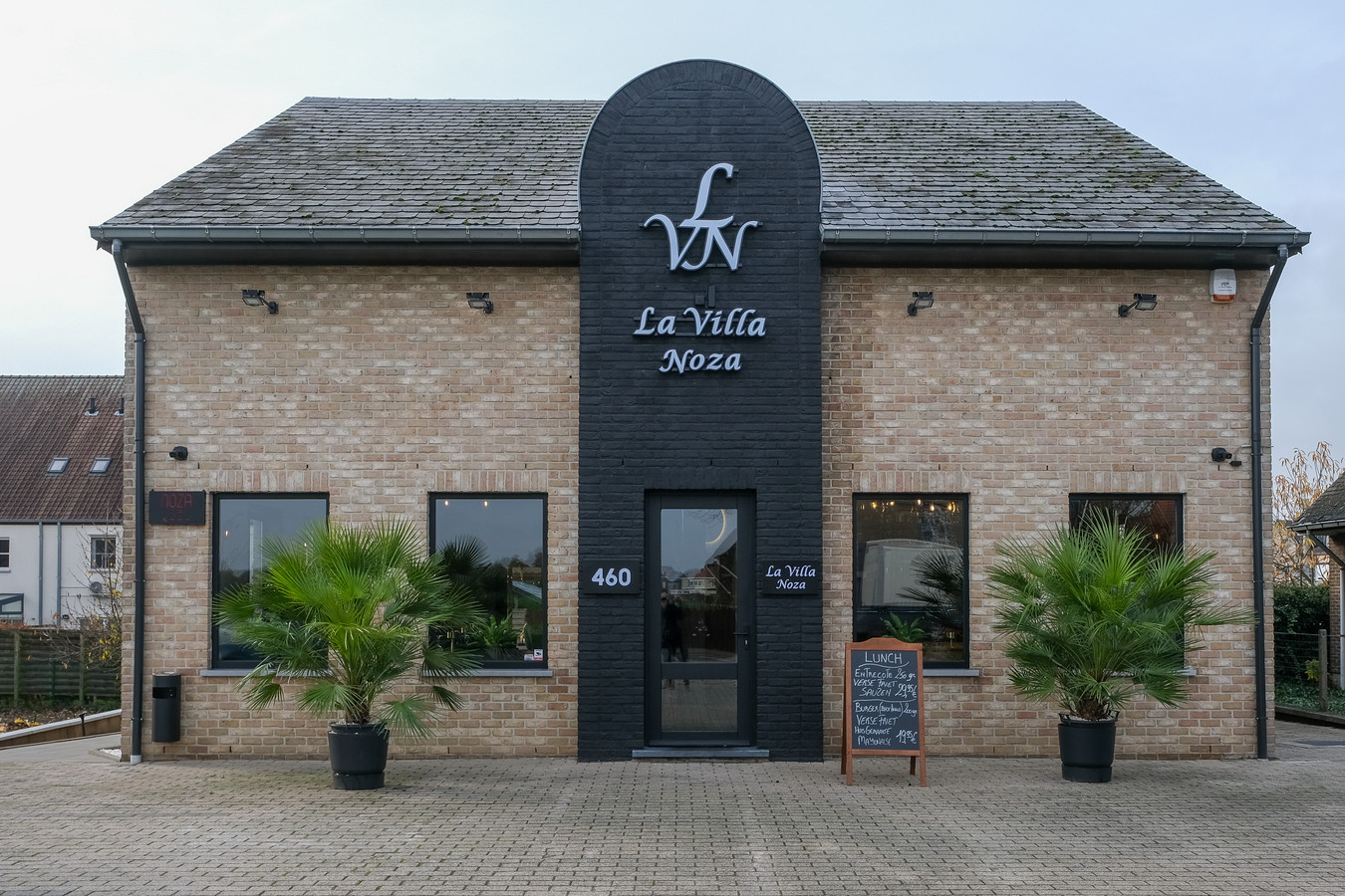 NET OPEN. Tayfun (24) opent La Villa Noza in Nossegem: “Vleesrestaurant ...