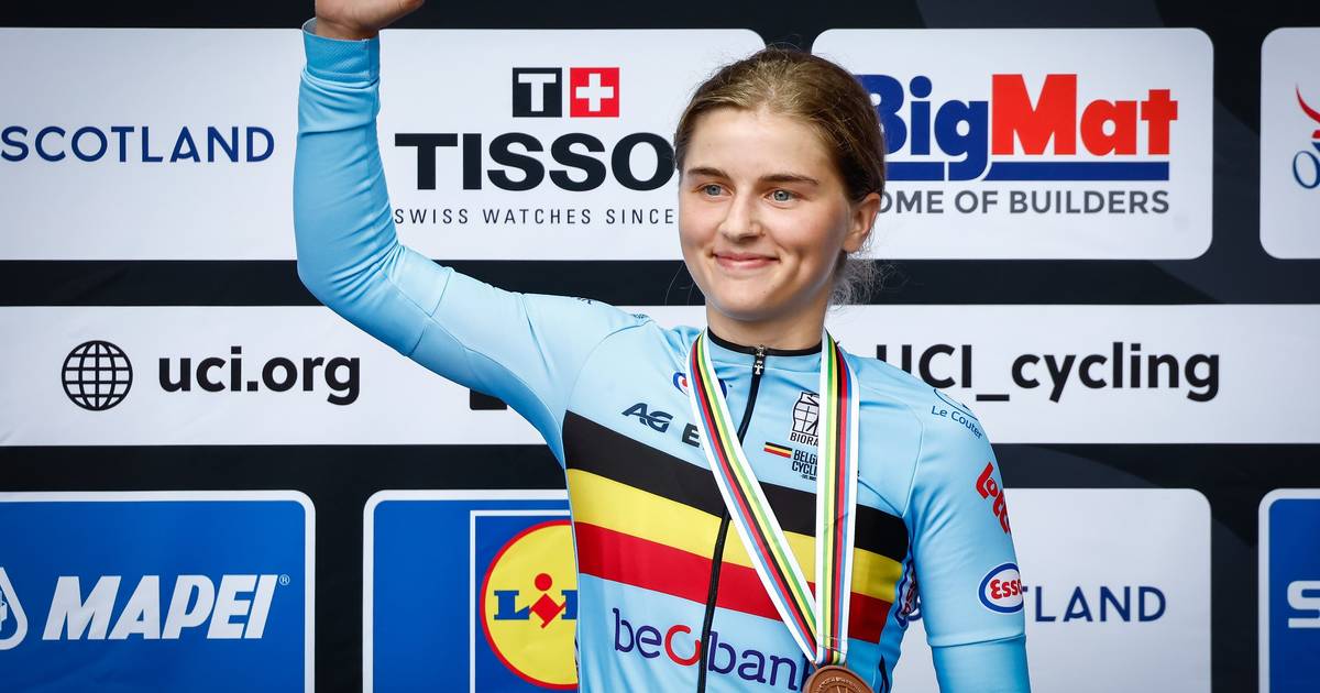 Trainer Dietmar Ledegen is niet verrast met de medaille van Fleur Moors ...