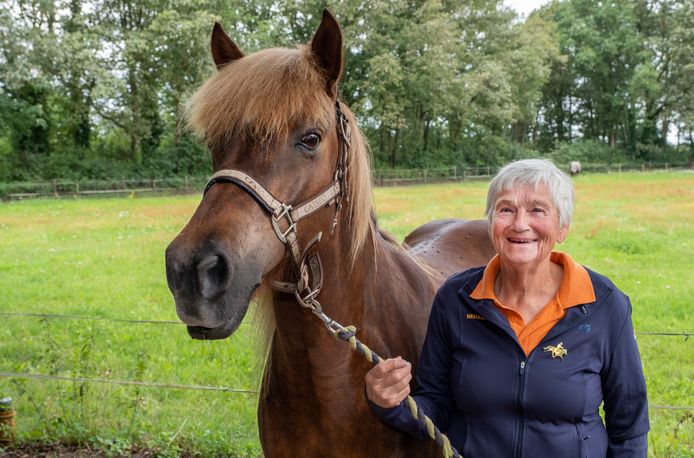 Cora (78) is oudste deelnemer ooit aan WK, en wil met haar paard de top ...