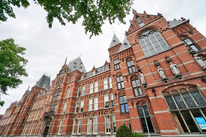 Nieuw boek over Canisius College: ode aan een relikwie van het Rijke Roomse leven | Nijmegen ...