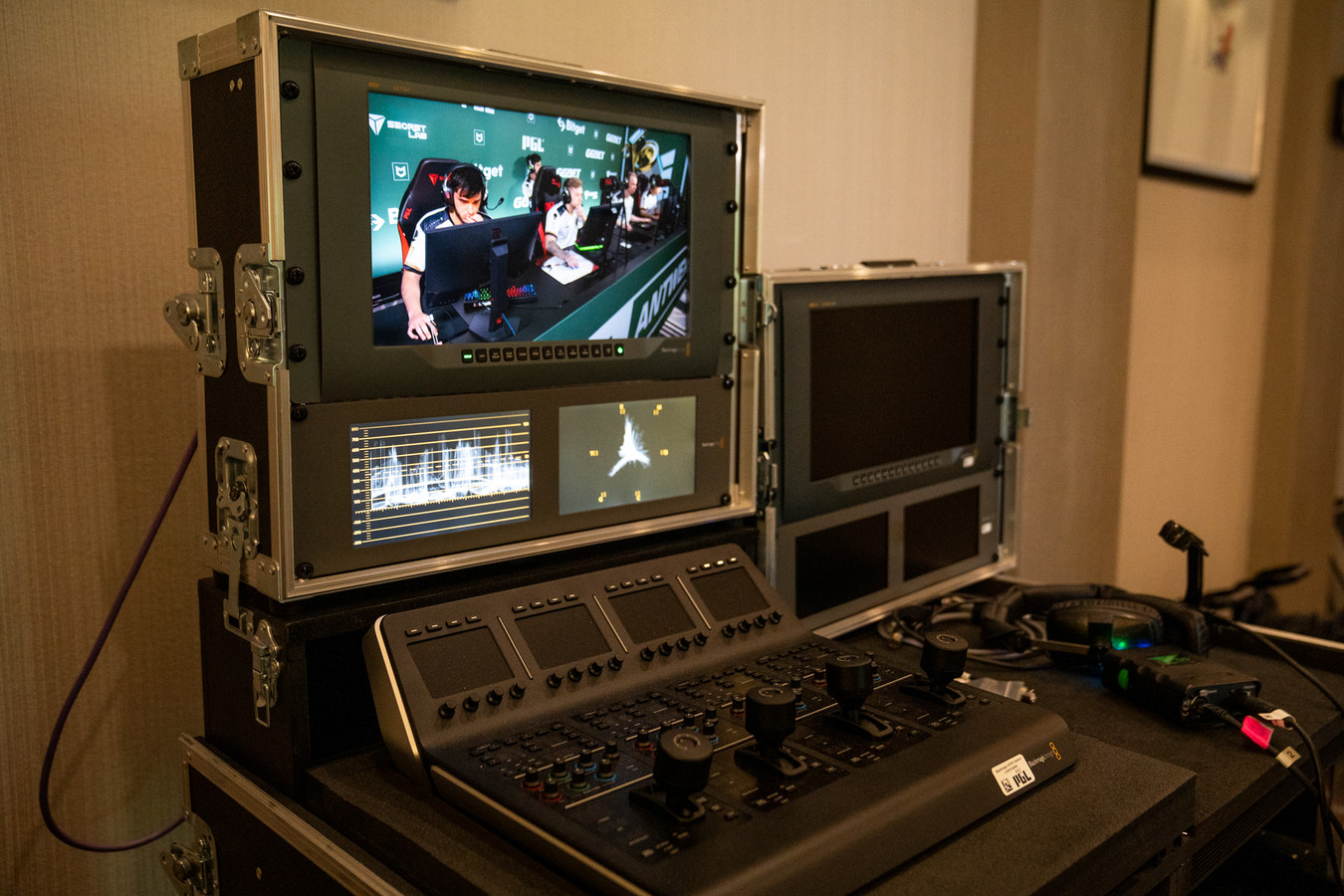 REPORTAGE. WK Counter-Strike palmt eerst Antwerps hotel in, en daarna ... REPORTAGE. WK Counter-Strike palmt eerst Antwerps hotel in, en daarna ...