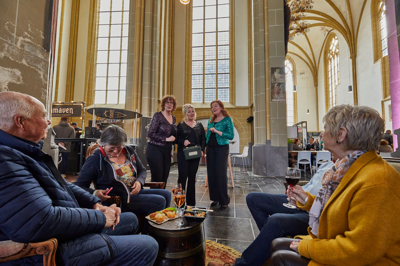 Wijn en gerookte vis onder middeleeuwse kaarsenkroon: Taste of Zutphen bewijst dat het kan ...
