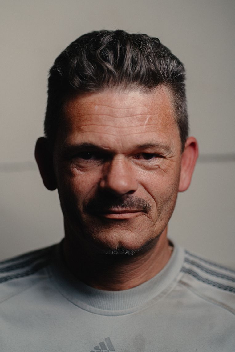 ‘Ze legden hem netjes op het fietspad en lieten hem voor dood achter ...