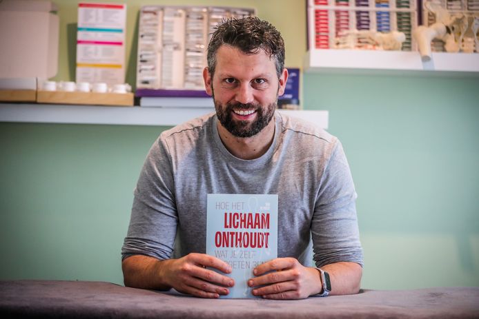 Neurotherapeut schrijft boek over hoe je lichaam je hele geschiedenis ...
