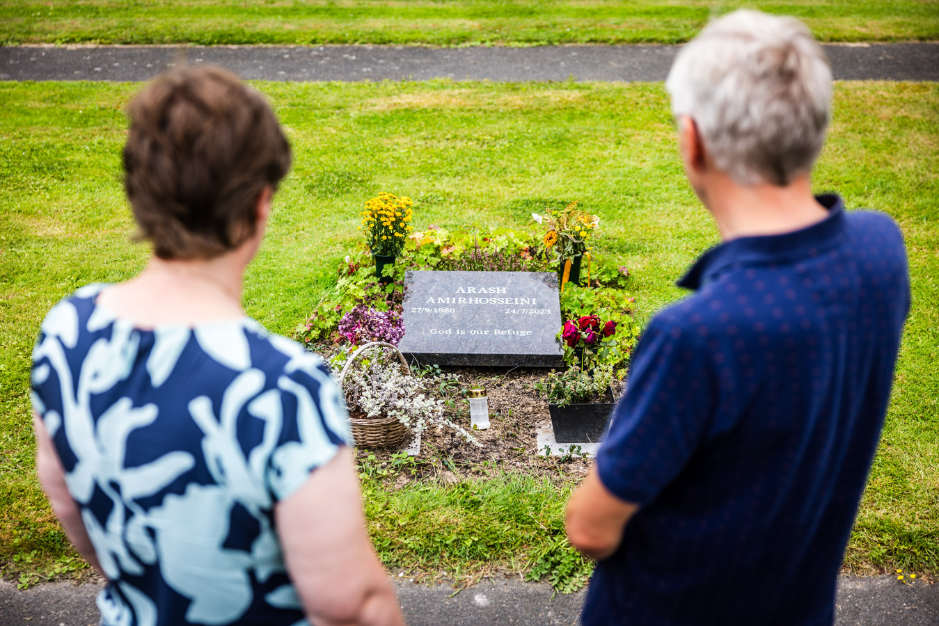 Arash stierf moederziel alleen in kelderbox, nu zorgt Saskia voor zijn ...