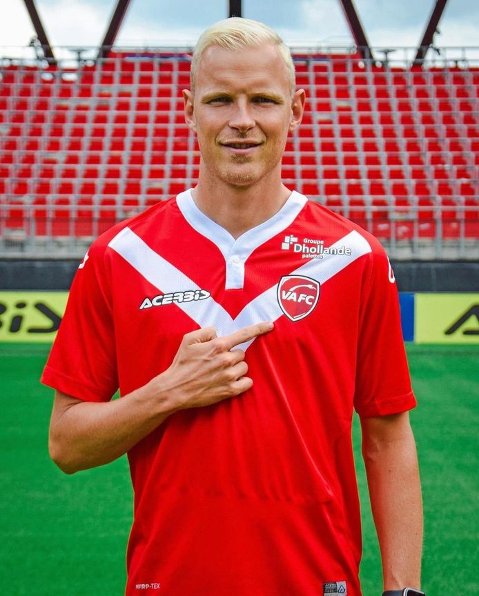 Voetballer Lucas Woudenberg (29) verkast naar Frankrijk: ‘Oefen via ...