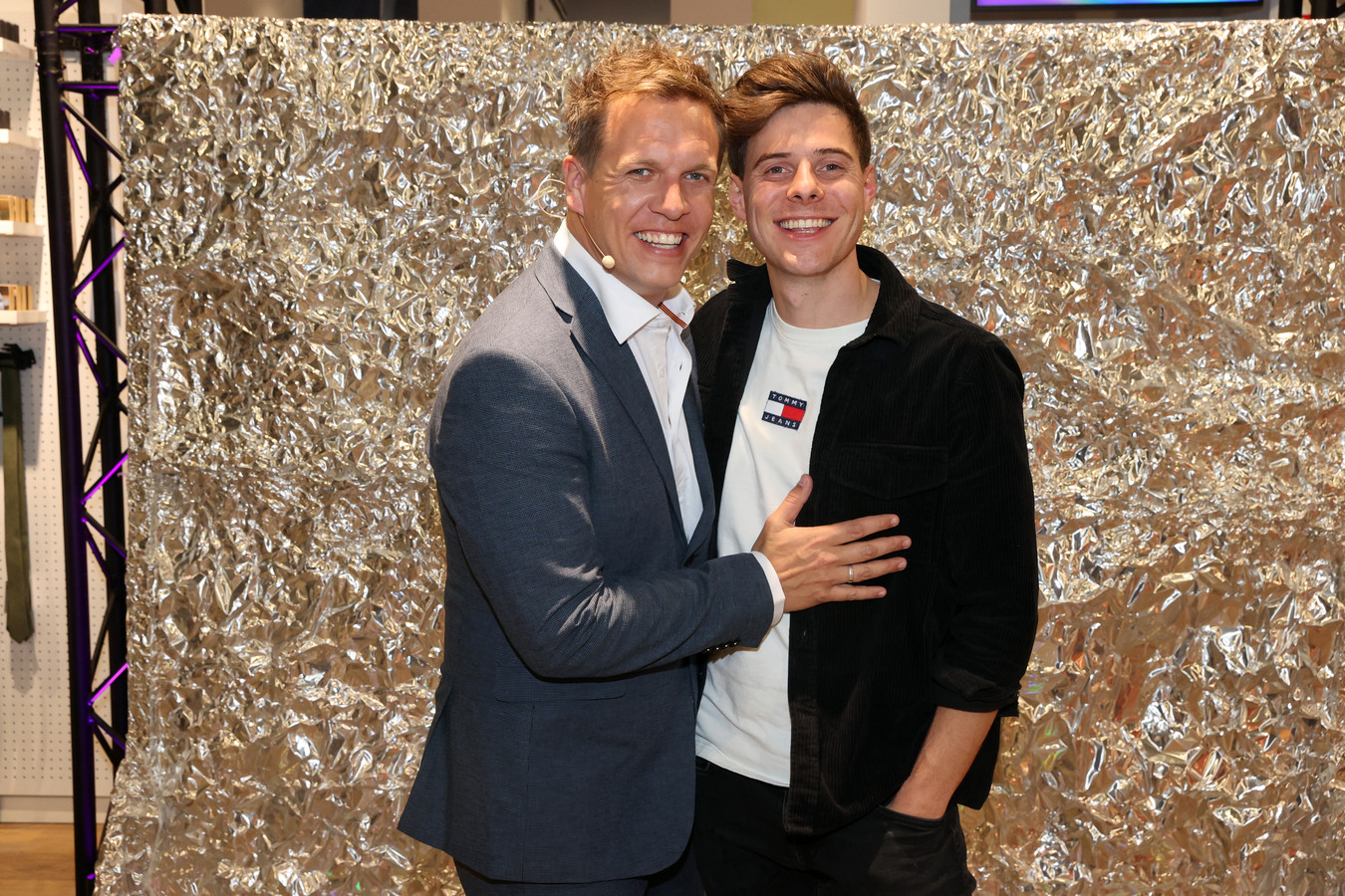 De band van James Cooke en zijn moeder is onbreekbaar: “De eerste sigaret, de eerste keer seks ...