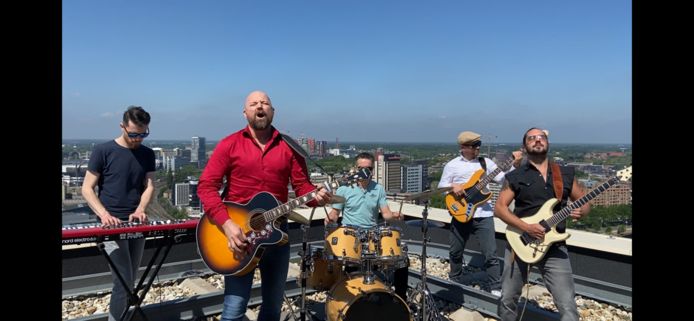De lockdownrellen in Eindhoven inspireerden Marcel Mulders tot een ...