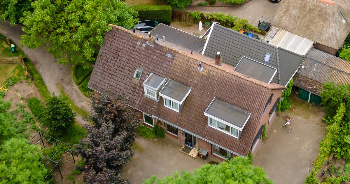 Jan en Tineke nemen dakpannen mee naar rechtbank om gelijk te halen ...