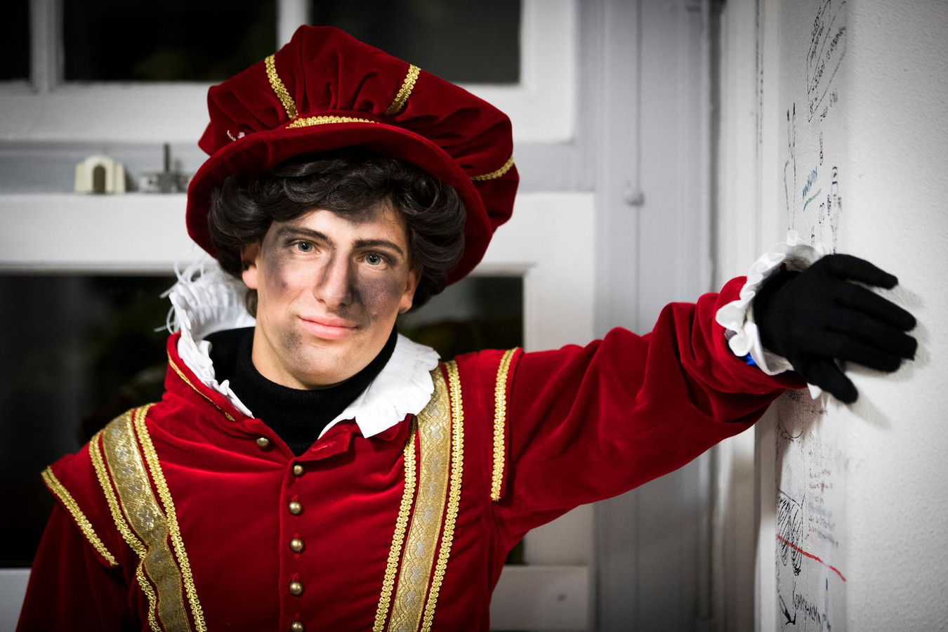 Anti-Piet-activisten verdeeld over nieuwe Amsterdamse Piet | Foto | bd.nl