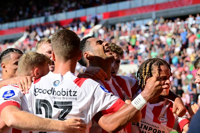 PSV voorkomt derde domper op rij dankzij late strafschop Cody Gakpo ...
