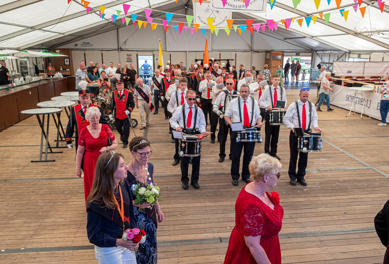 Is er toekomst voor de schuttersfeesten? Op kermis in Ooij zijn ...