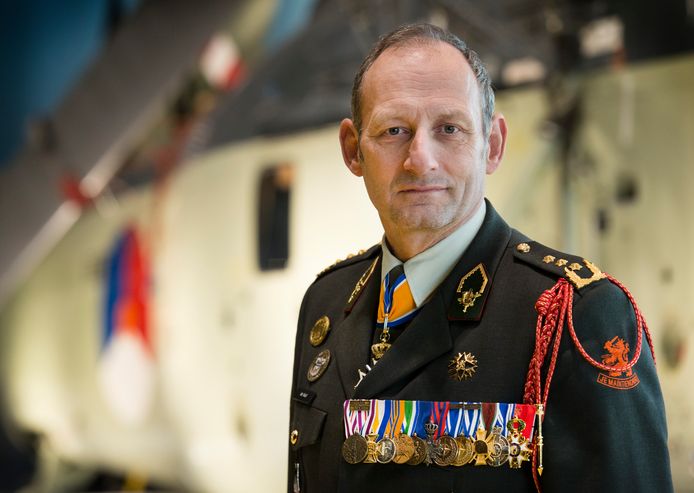 Generaal dreigde met opstappen om bezuiniging Defensie | Binnenland | AD.nl