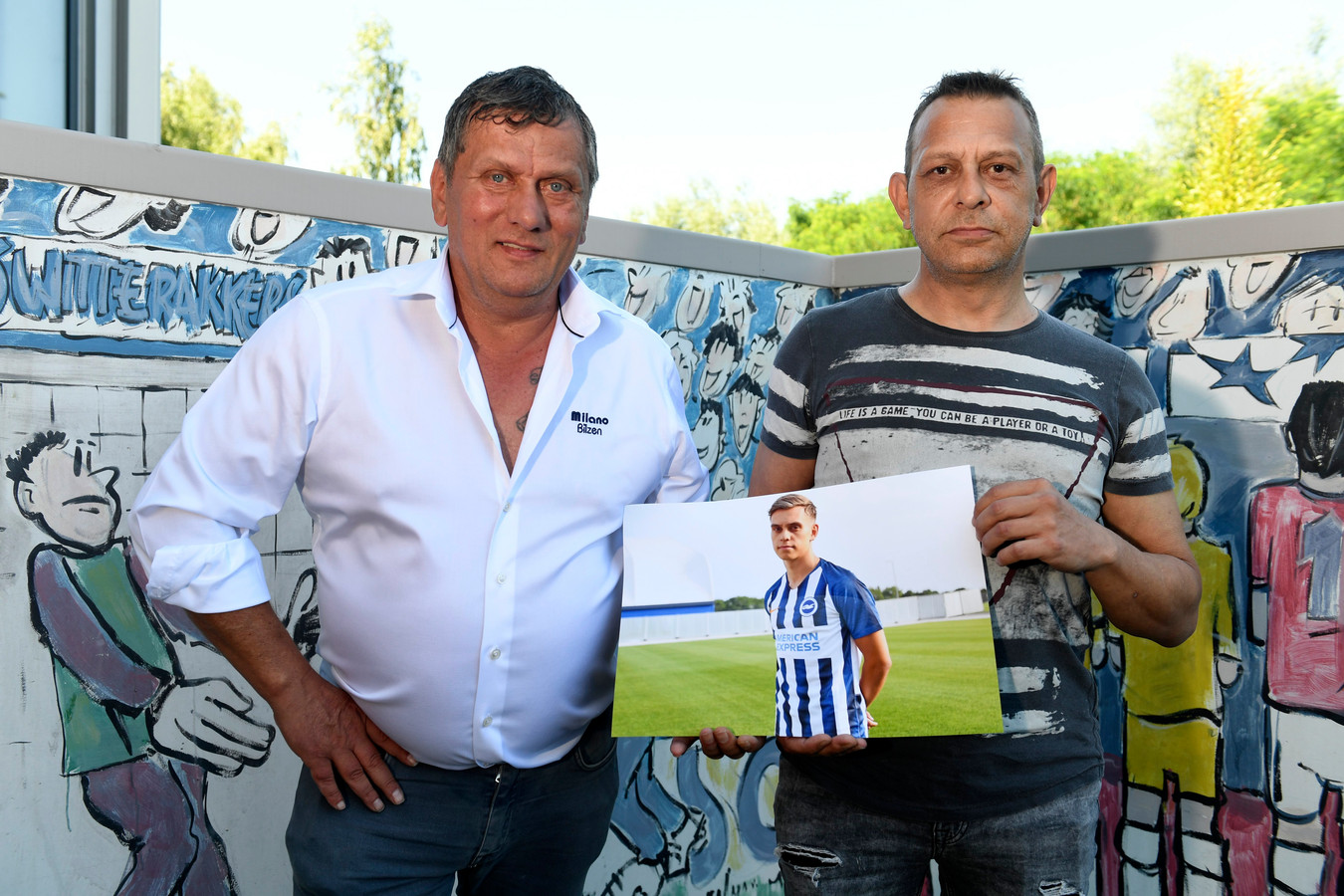 Vader en makelaar over Leandro Trossard: “Atlético of Arsenal, dat is ...