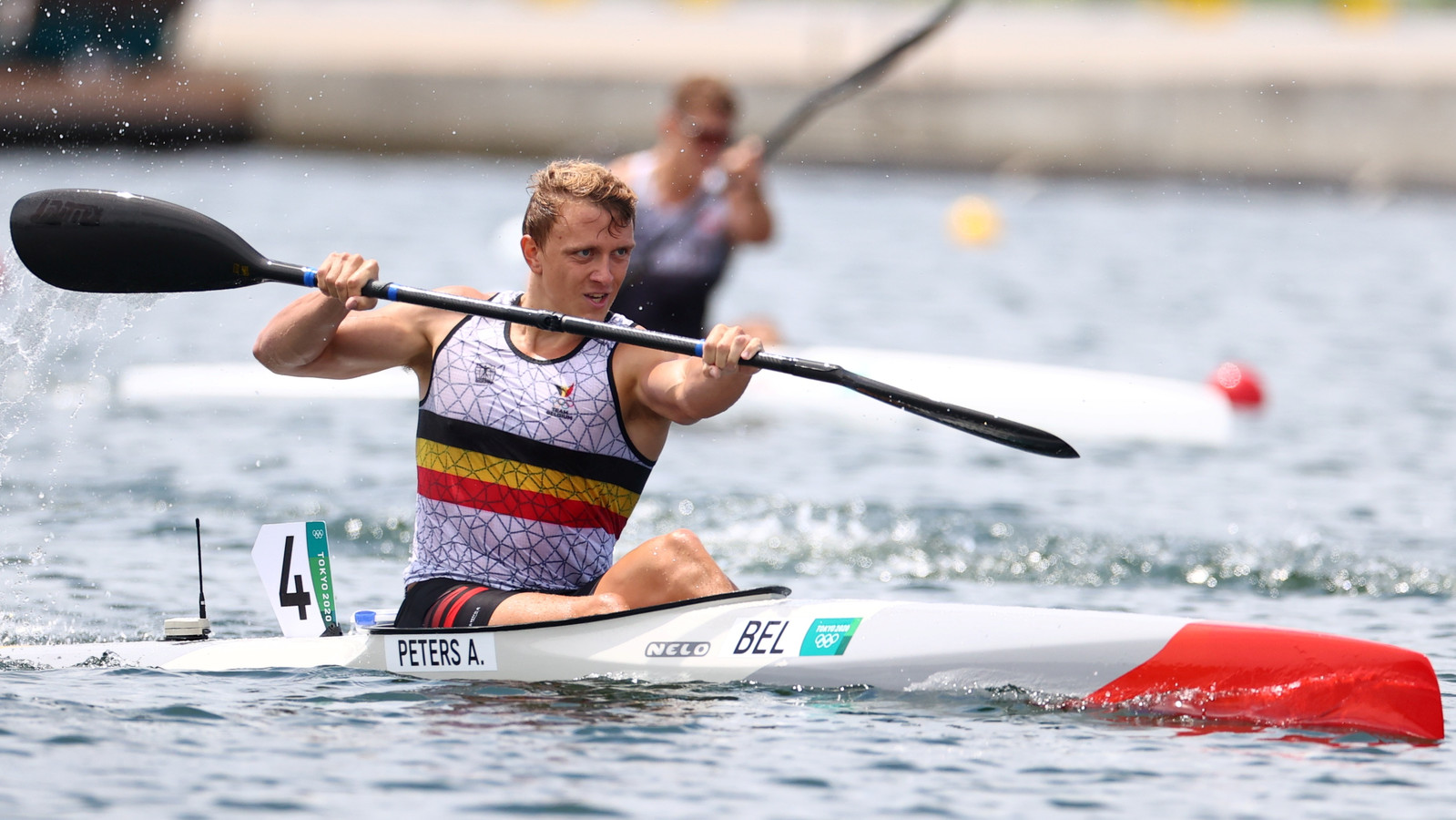 OVERZICHT. Een miniem verschil, een indrukwekkende inhaalrace en heel ...