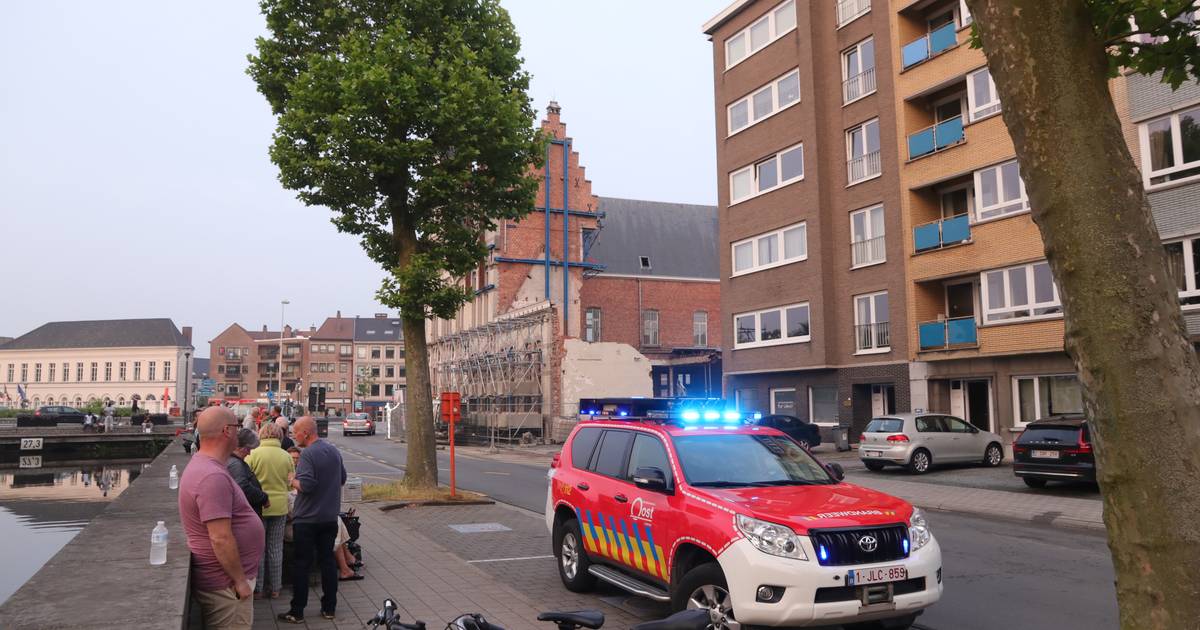 Werken aan postgebouw stilgelegd door scheuren in aanpalende ...