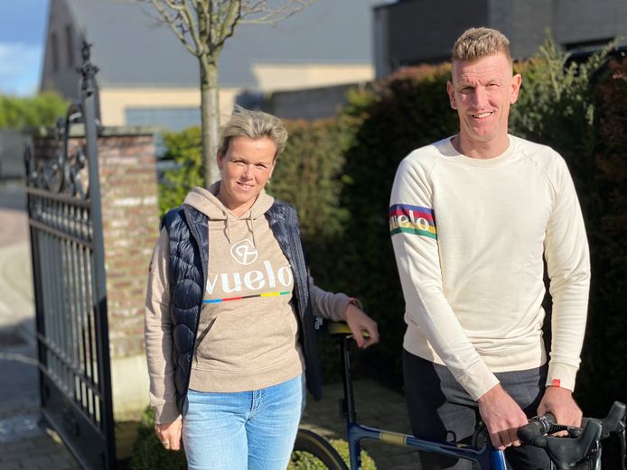 Loodgieter Stef lanceert kledinglijn met knipoog naar wielrennen: “Ik ...