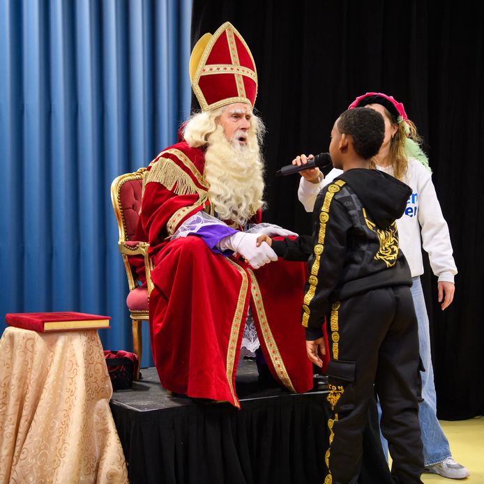 Sinterklaas is er ook voor de kinderen in azc Gilze: ‘Het verhaal van ...