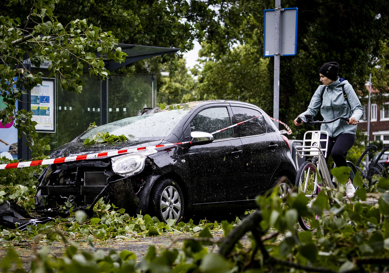 ‘Laat opschalen’ naar code rood frustreert deskundigen, KNMI zou het ...