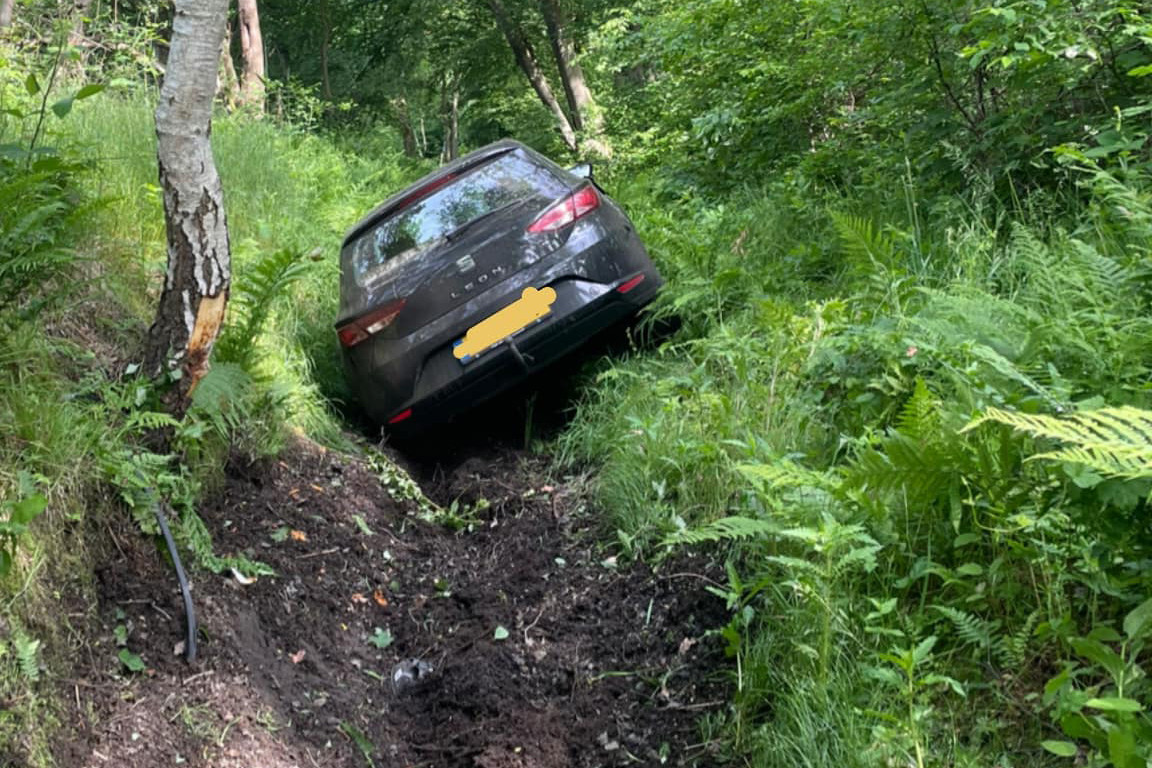 Automobilist drinkt te veel, vliegt uit de bocht en belandt én ...