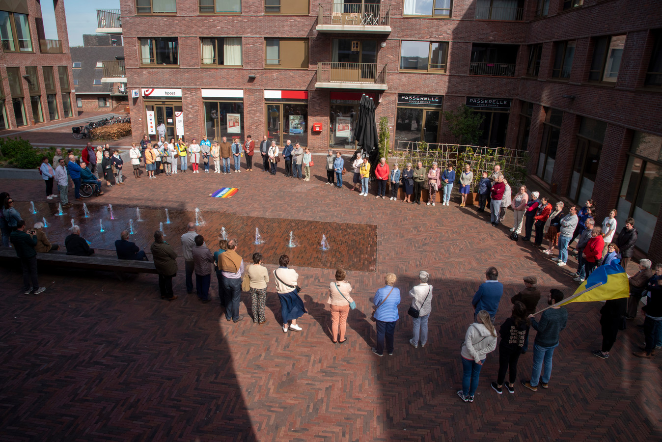 Wetteren staat stil bij oorlogsgruwel Oekraïne en vluchtelingen zingen ...