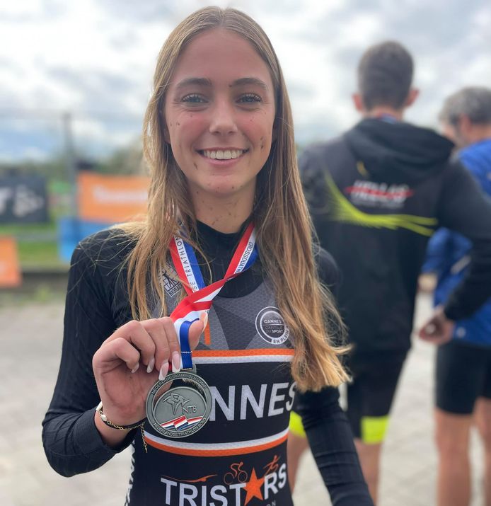 Frans Zeeuwse duatlete Florence Koole pakt zilver op NK junioren (terwijl ze nog geen junior is ...