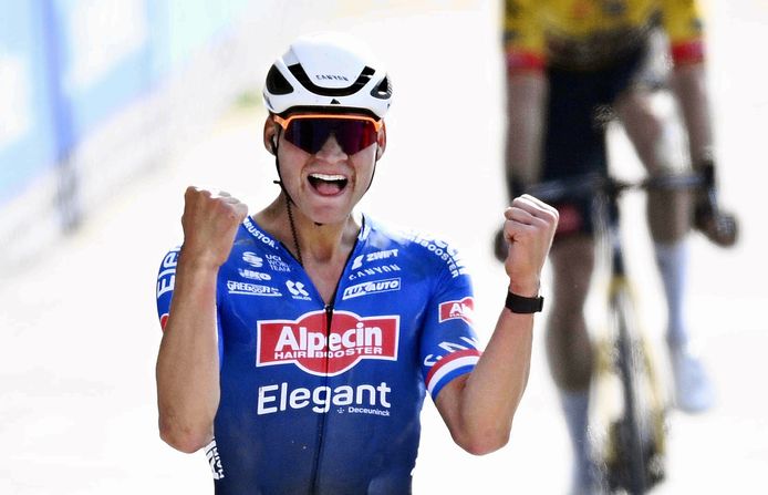 “Dit is mijn beste klassieke voorjaar ooit”: Mathieu van der Poel glundert na beresterke solo in ...