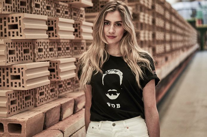 Cameron Vandenbroucke houdt de nagedachtenis aan haar vader Frank mee ...