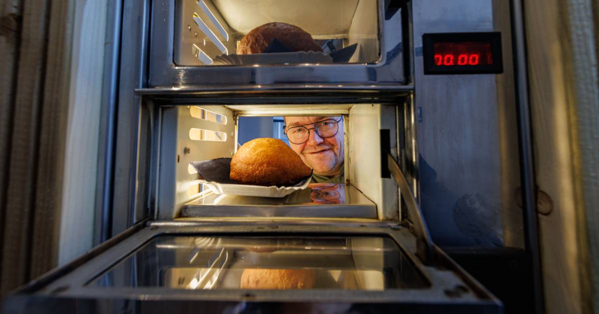 Vergeet de kroket en de frikandel: hier trek je een oliebol uit de muur ...