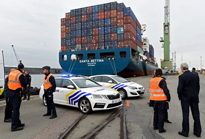 Antwerpse douane onderschepte al 15 ton cocaïne | Antwerpen | hln.be