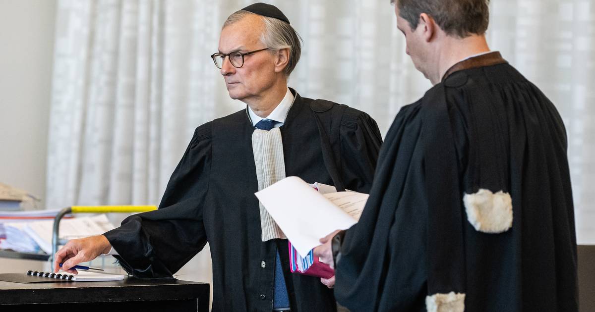 Advocaat Hans Rieder over waarom hij een keppeltje draagt in de ...