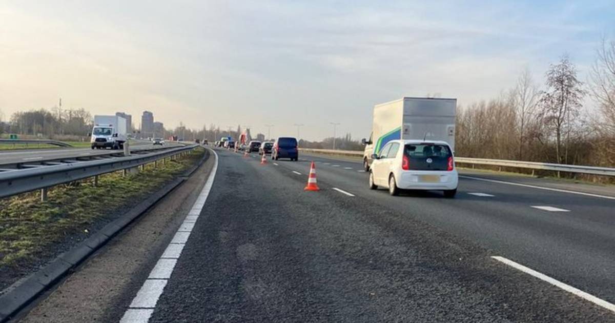 Gaten in de weg zorgen voor tweede dag op rij voor vertraging op A28 ...