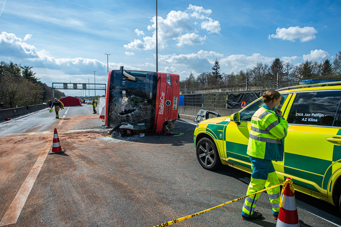 Maurice (36) uit Breda hielp slachtoffers na ernstig busongeval op E19 ...