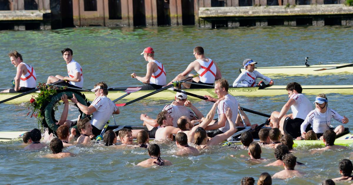 Varsity: Dat is roeien en daarna in adamskostuum in het water springen ...
