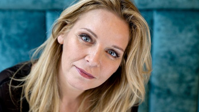 Esther Verhoef maakt weer kans op NS Publieksprijs | Show | AD.nl